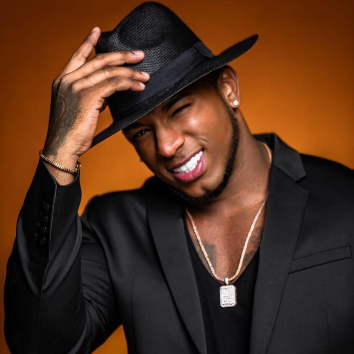 Crazy Design asiste por primera vez a los Premios Billboard; se prepara ...