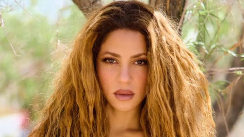Shakira anuncia versión en merengue de su éxito “Soltera” - RD Musica